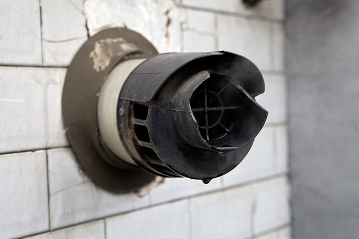 How to attach a flue pipe to a furnace